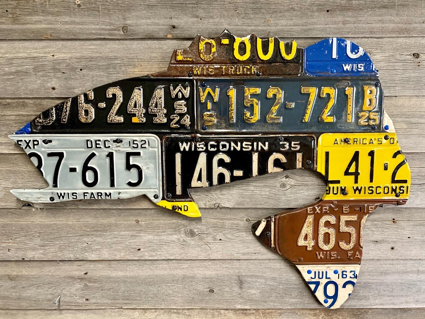 Wisconsin Largemouth Bass License Plate Art – Madison River Fishing Company